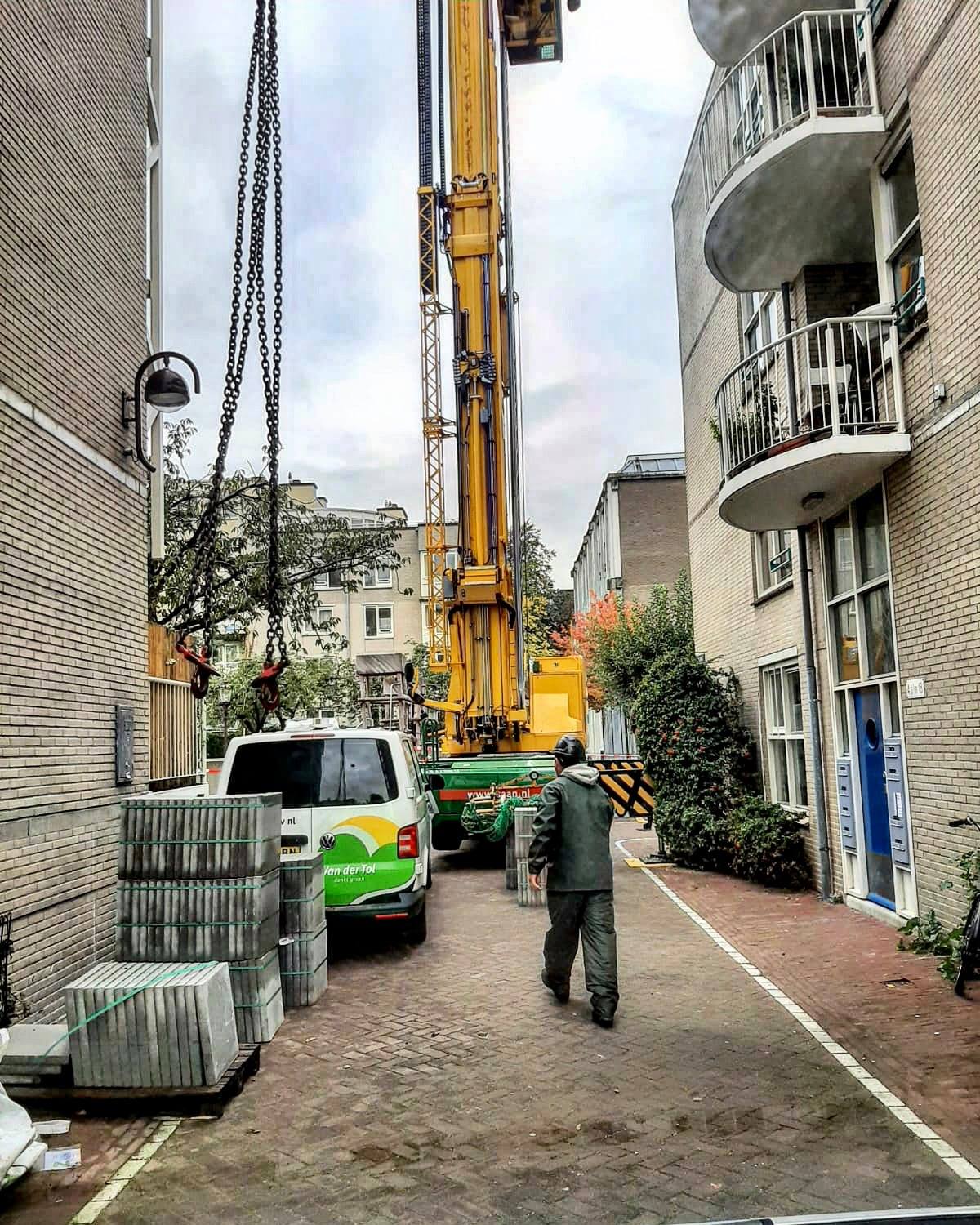 Van der Tol vergroent de stad met hulp van Saan - Saan